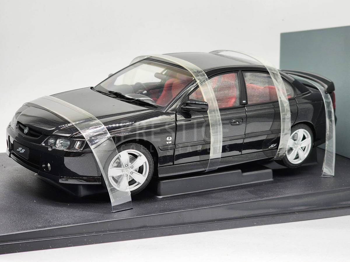 AUTOart NOS Holden VY Commodore SS in Phantom Black 1:18 Scale Model C ...